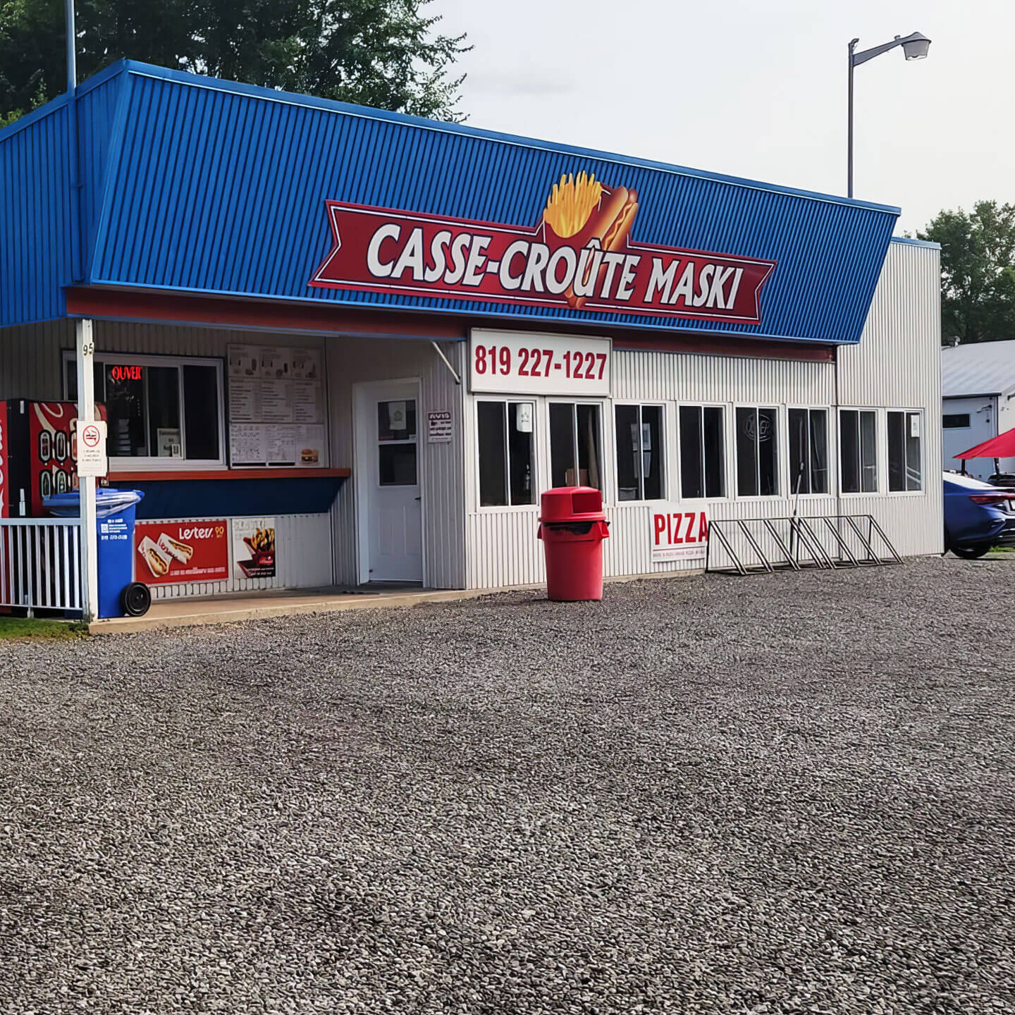 Cantine Chez Ge | Poutine & Ice Cream | Tourisme Maskinongé